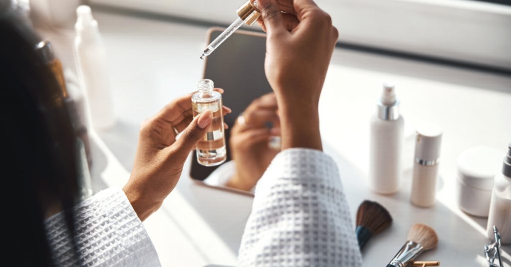 Face Oil vs. Serum: What's the Difference (And How to Use Them)